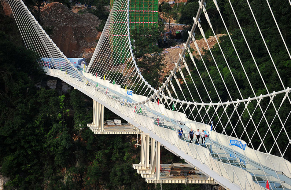 OVO JE NAJDUŽI STAKLENI MOST NA SVIJETU - Mtel - GSS Media